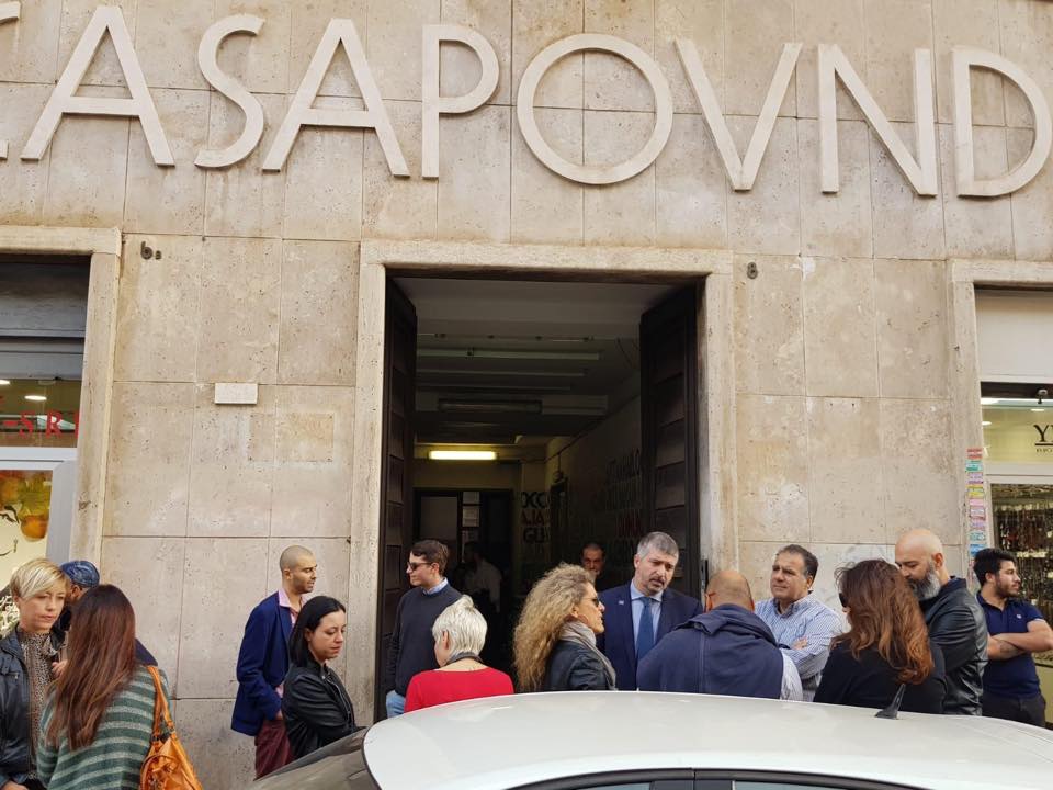 CasaPound a porte aperte, per la prima volta le famiglie di via ...