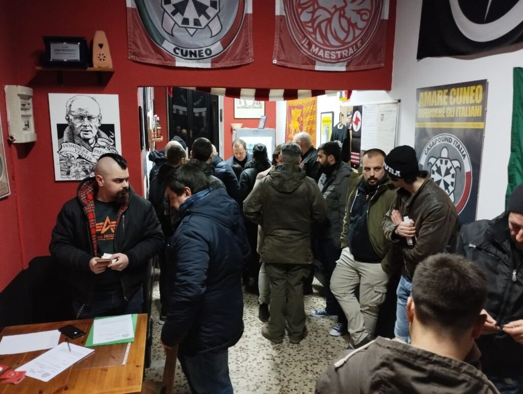 Si è svolta in tutta Italia la festa del tesseramento di CasaPound ...